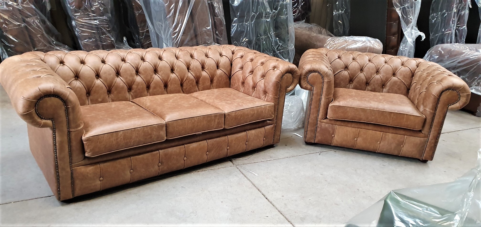 Chesterfield 3 + 1.5 Cracked Tan - Moy Antiques